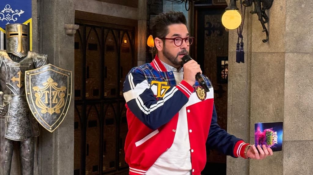 Pedro Ortíz de Pinedo presenta ‘Tomy Zombie’, la serie que pronto llegará al 5 | Canal 5 Home ...