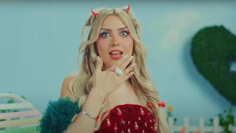 AriGameplays sorprende en su nueva faceta de cantante y... ¿cambia de nombre? | Canal 5 Home ...