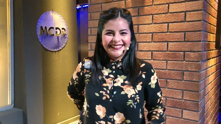 "La comedia me llena de vida": Conoce a Ari Albarrán, la nueva hermana ...