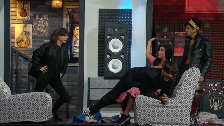 ¡Rock ‘n’ roll! Fastlich recibió nalgadas de Mariazel en el Escenario ...