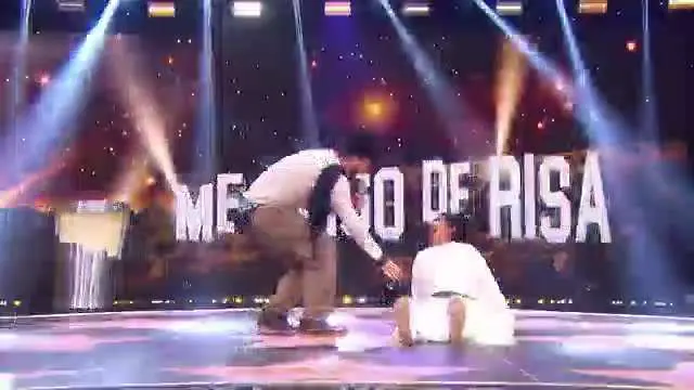 Se vale sobar: Así se cayó Ari Albarrán en su entrada como Princesa Leia | Shows Me caigo de ...