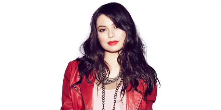 ¿Miranda Cosgrove se tatúa una piña? | Canal 5 Home Noticias | Canal5