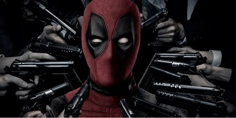 ¡El creador de Deadpool mató a Mickey Mouse! | Canal 5 Home Peliculas ...