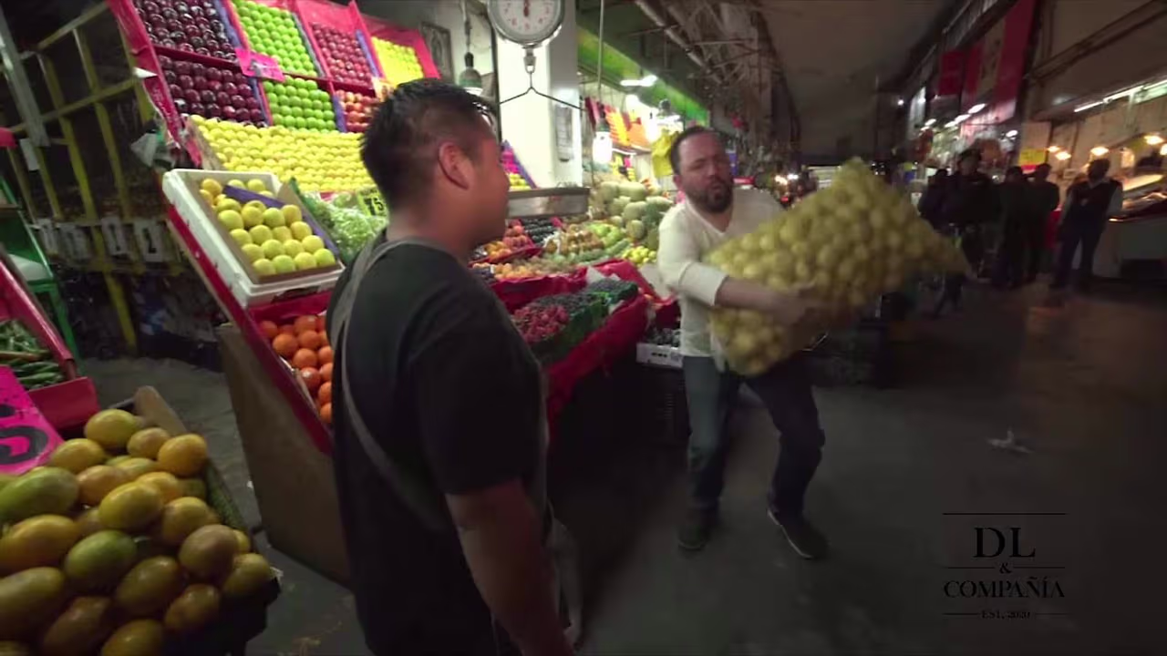 Gon Curiel trabajó en la central de abastos y enseñó sus "músculos ...