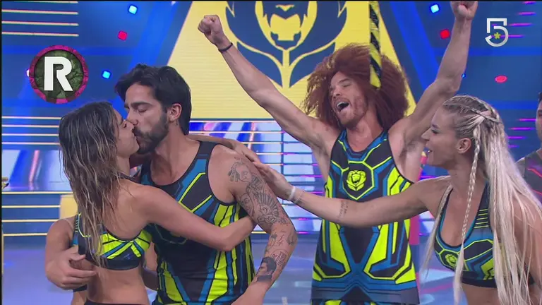 ¡Amor de Leones! Potro celebra su triunfo besando a Estefanía Ahumada ...