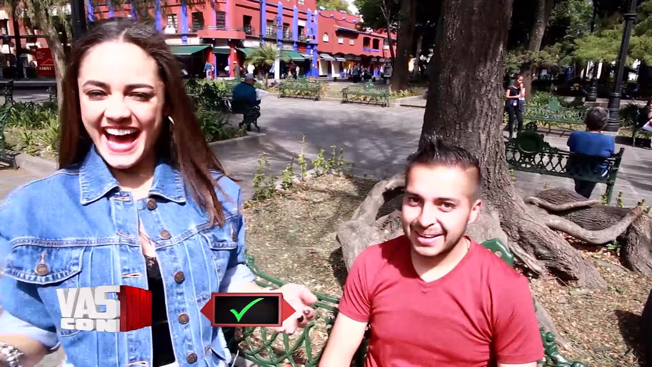 Famosas peinan a la gente como punks en Coyoacán | Shows Vas Con Todo ...