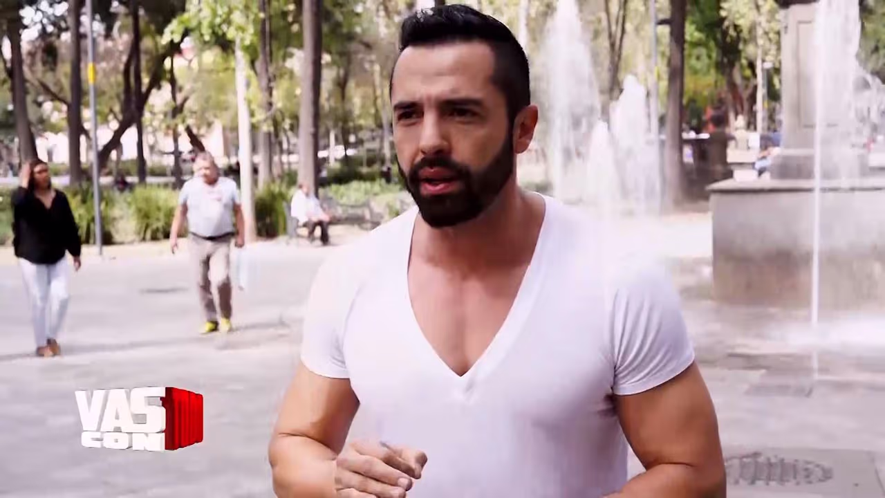 Memo Corral hizo una pirámide humana con payasos | Shows Vas Con Todo ...