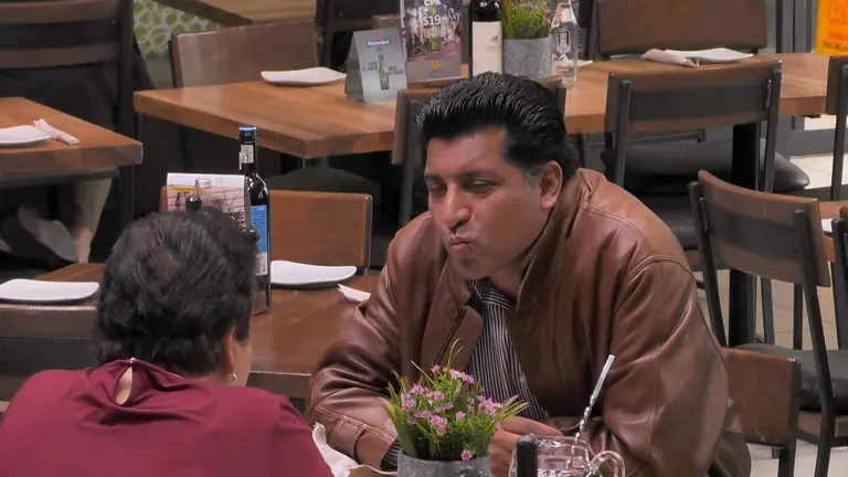 Reavivando la llama con besos y un baile al estilo de 'Vas Con Todo ...