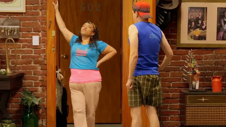 40 y 20 Temporada 11 Capítulo 7: Bienvenida “Welcome Back” | Series 40 y 20 | Canal5