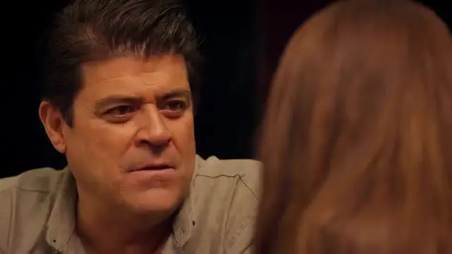 La ex de Paco lo humilla por su miserable vida | Series 40 y 20 | Canal5