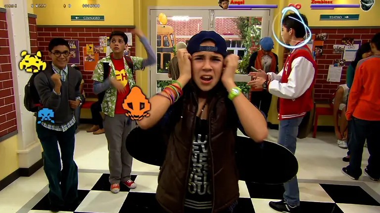 Adry se vuelve adicta a los videojuegos | Series La CQ | Canal5