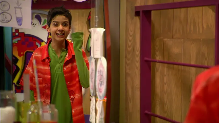 ¡Monche se vuelve INVISIBLE! | La CQ 1/2 | Capítulo 93 | Series La CQ ...