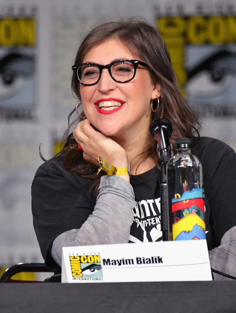 Mayim Bialik: la estrella de The Big Bang Theory que nunca vio la serie | Canal 5 Home Series ...