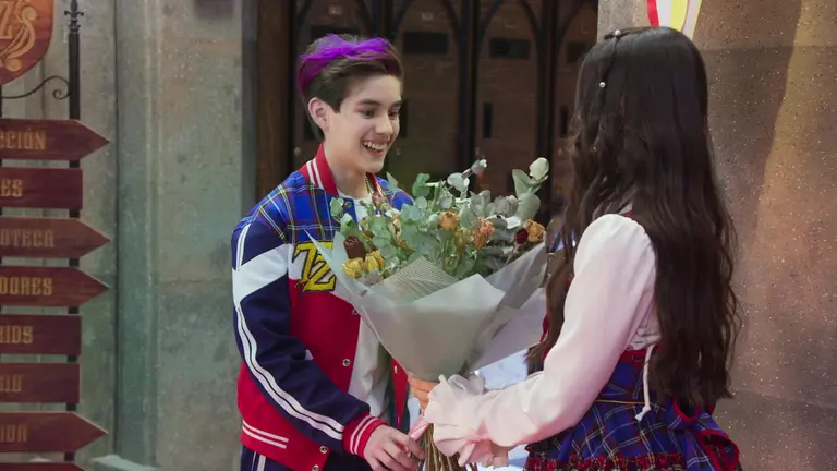 Tomy Zombie Capítulo 13: Tú y yo ¿qué somos? | Series Tomy Zombie | Canal5