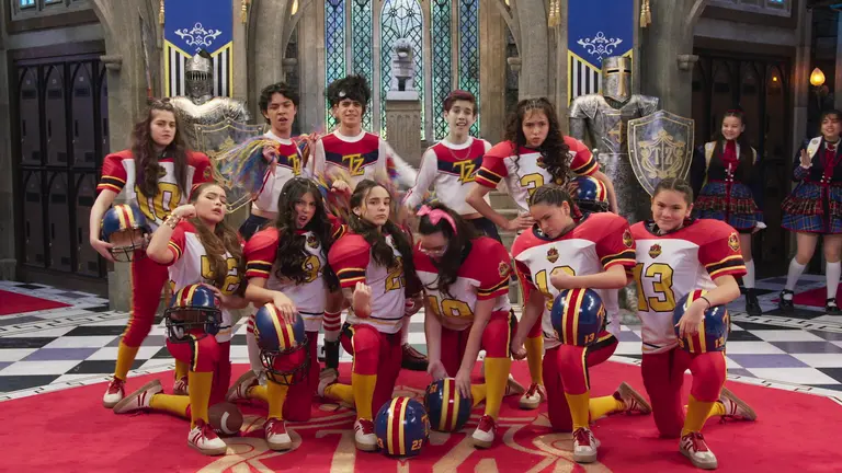 Tomy Zombie Capítulo 21: Los freaks vs los populares | Series Tomy ...