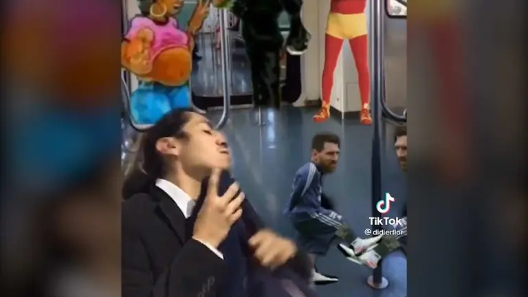 When te quedas dormido en el metro y se te aparece la niña del aro ...