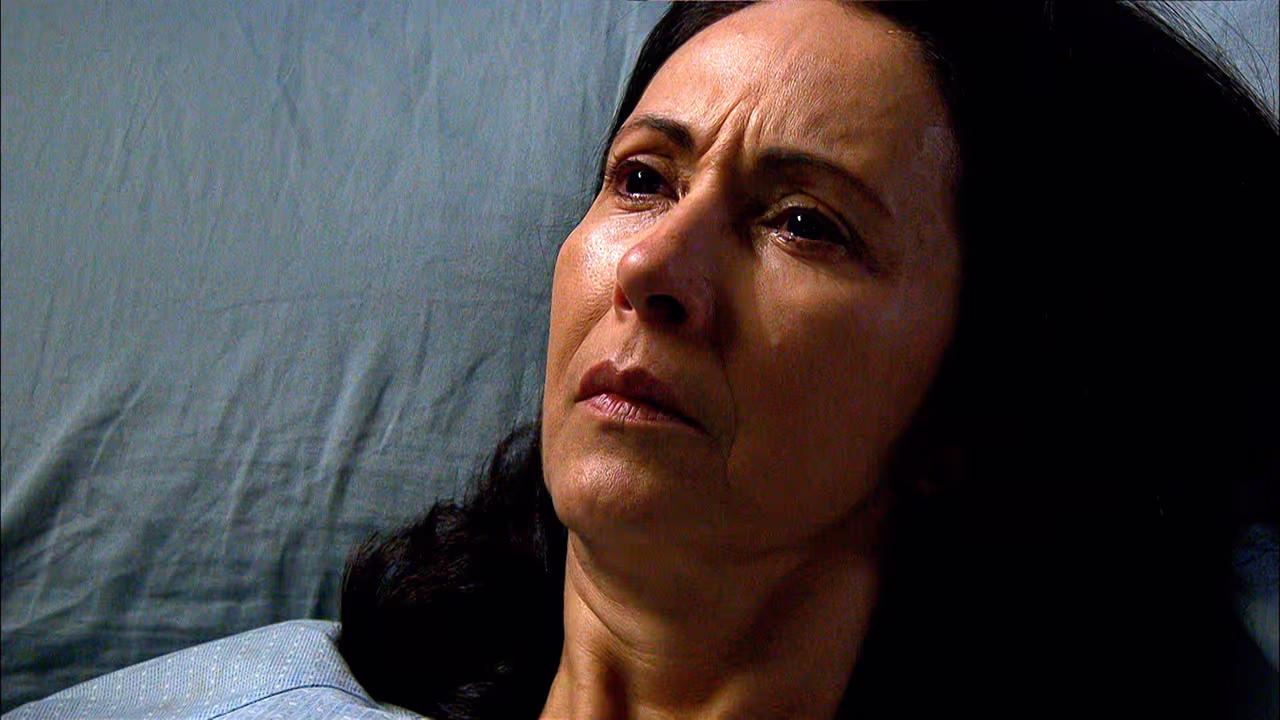 Alma de Hierro 196: Elena se entera que le extirparon parte del seno ...