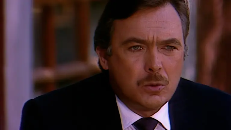 Simplemente María 62 1/2: Gustavo confiesa que Lorena no es su hija | Shows tlnovelas | Televisa