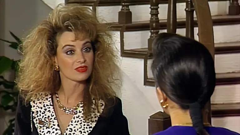 Simplemente María 62 2/2: María y Lorena frente a frente | Shows tlnovelas | Televisa