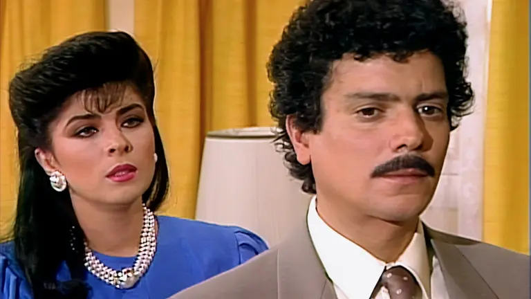 Simplemente María 83: Victor le pone un ultimátum a María | Shows tlnovelas | Televisa